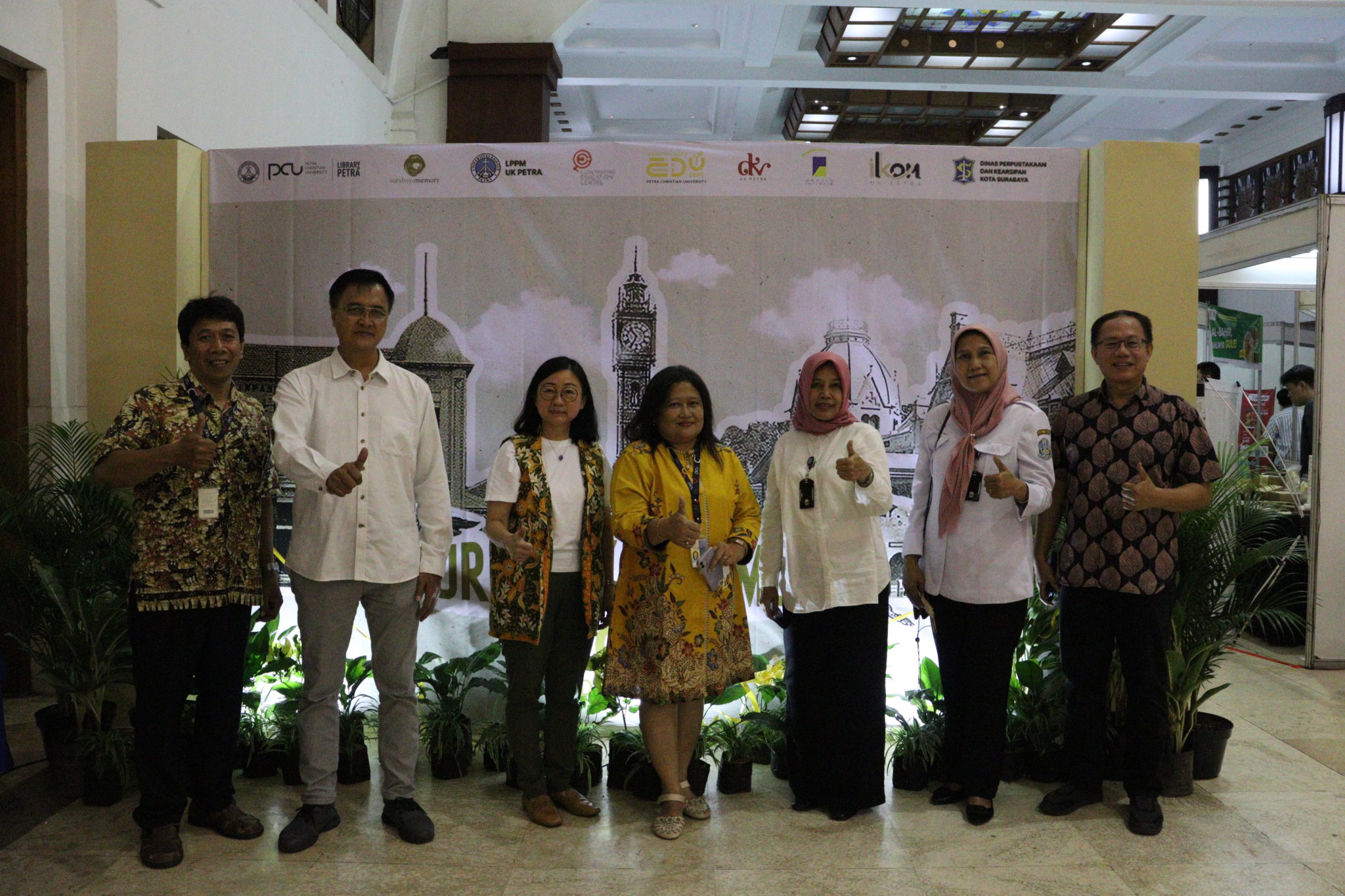 Petra Christian University Library