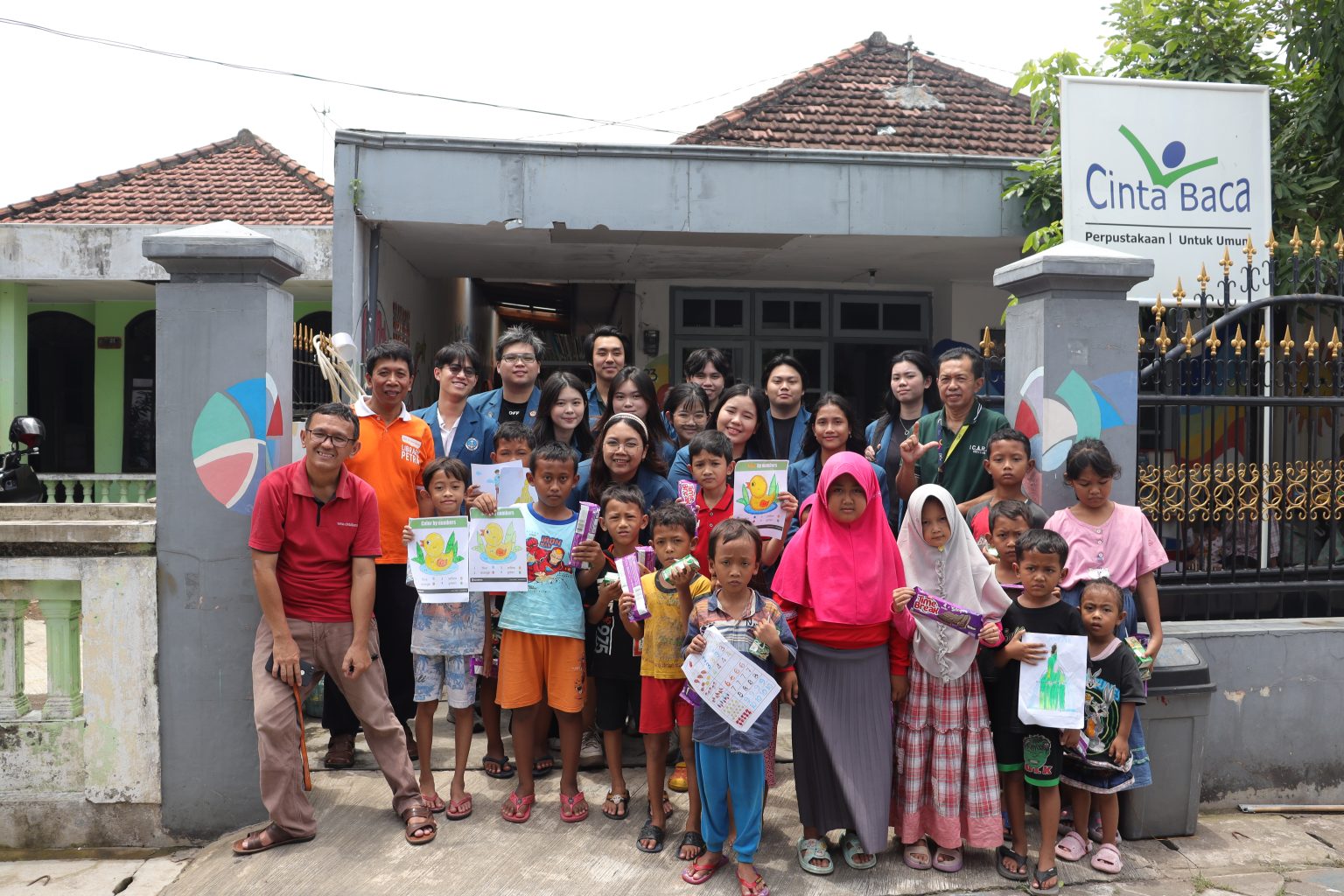 Petra Christian University Library