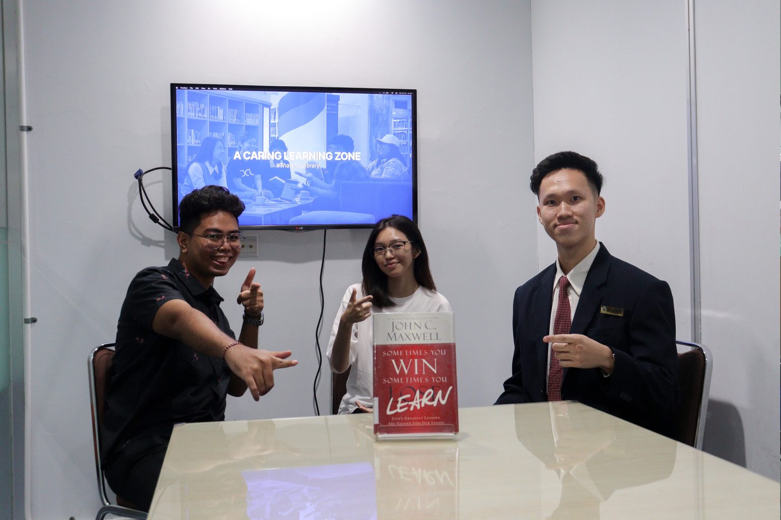 Petra Christian University Library