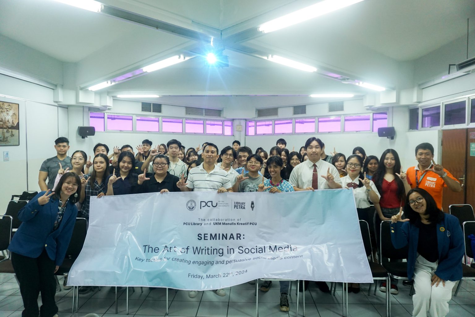 Petra Christian University Library