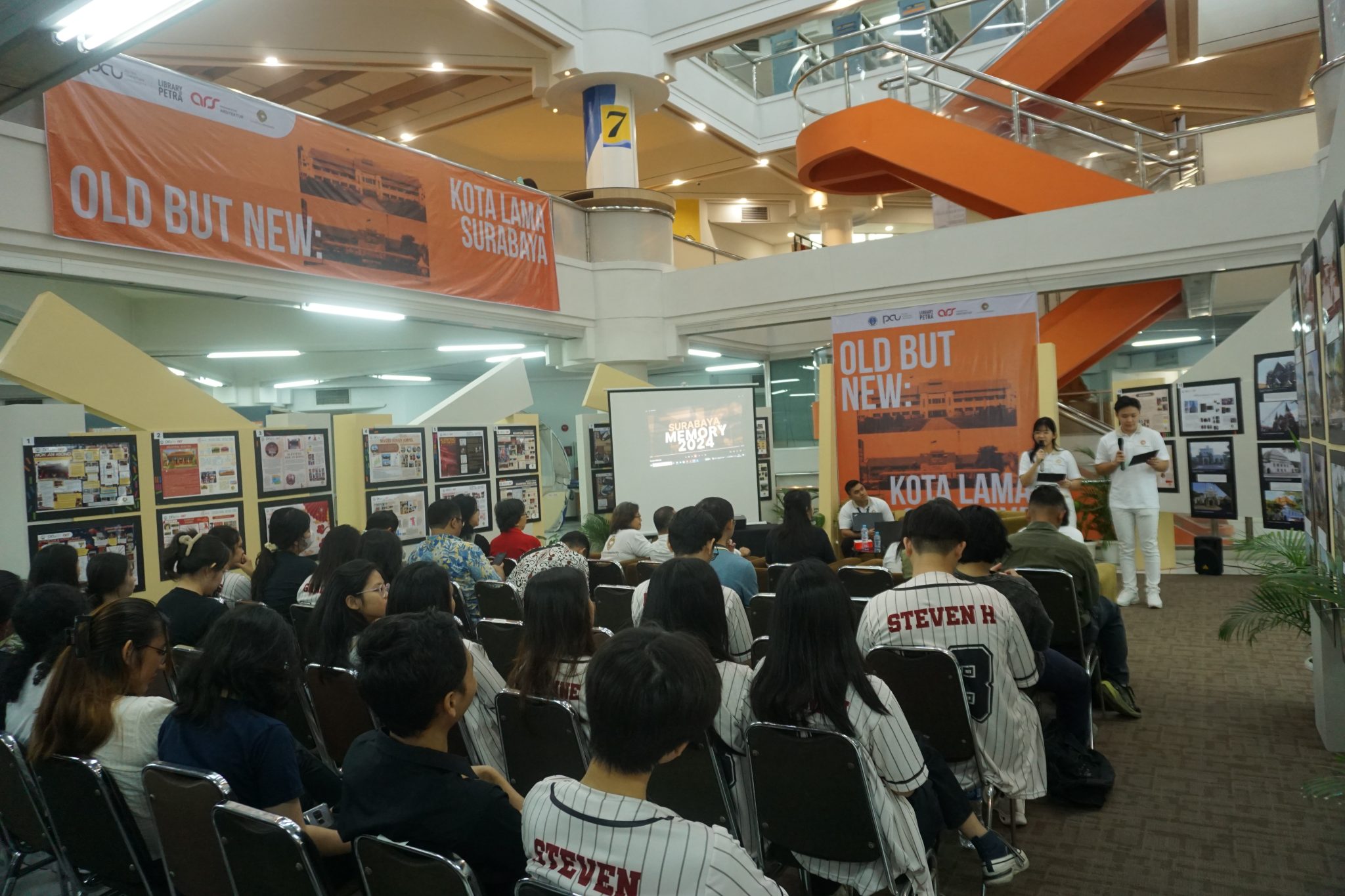 Petra Christian University Library