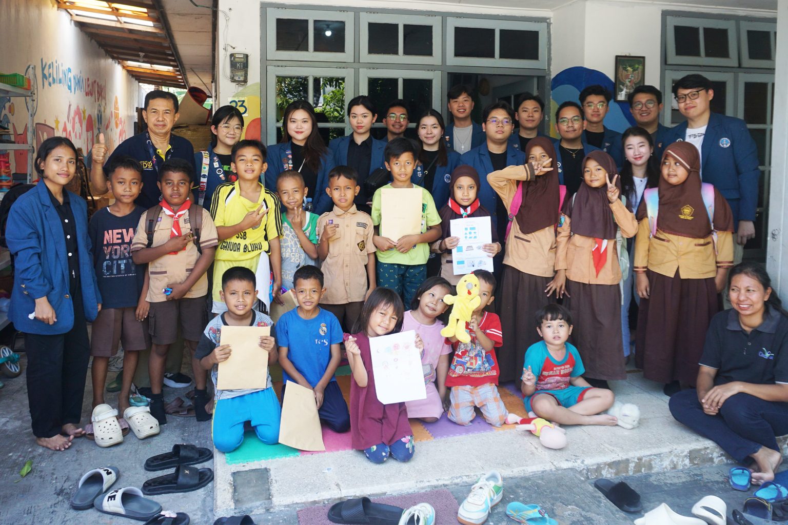 Petra Christian University Library