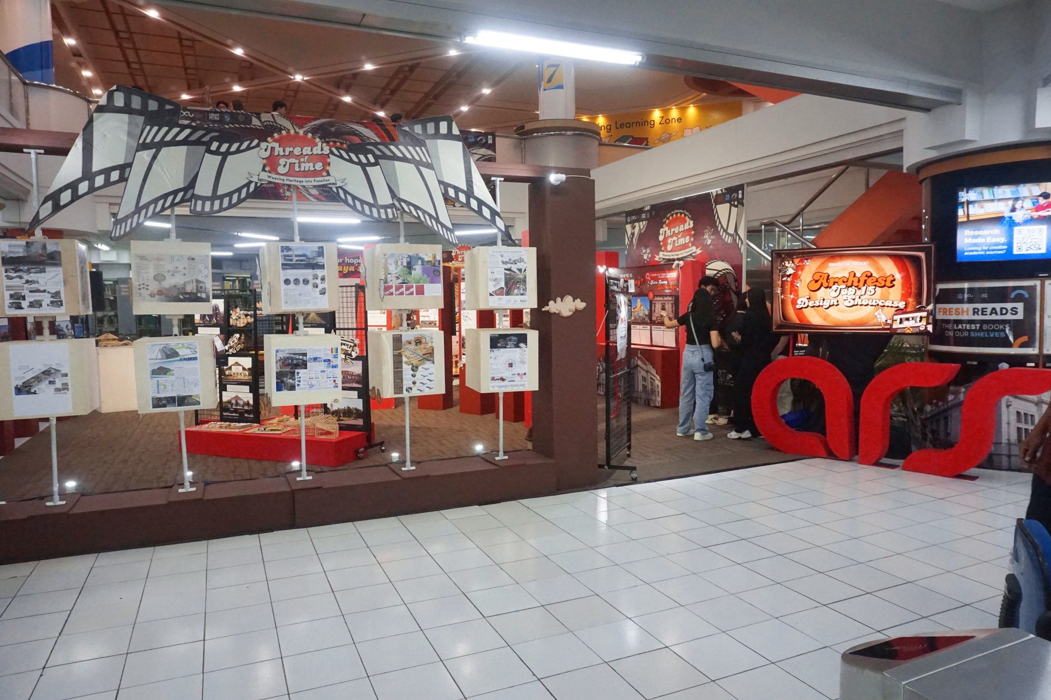 Petra Christian University Library