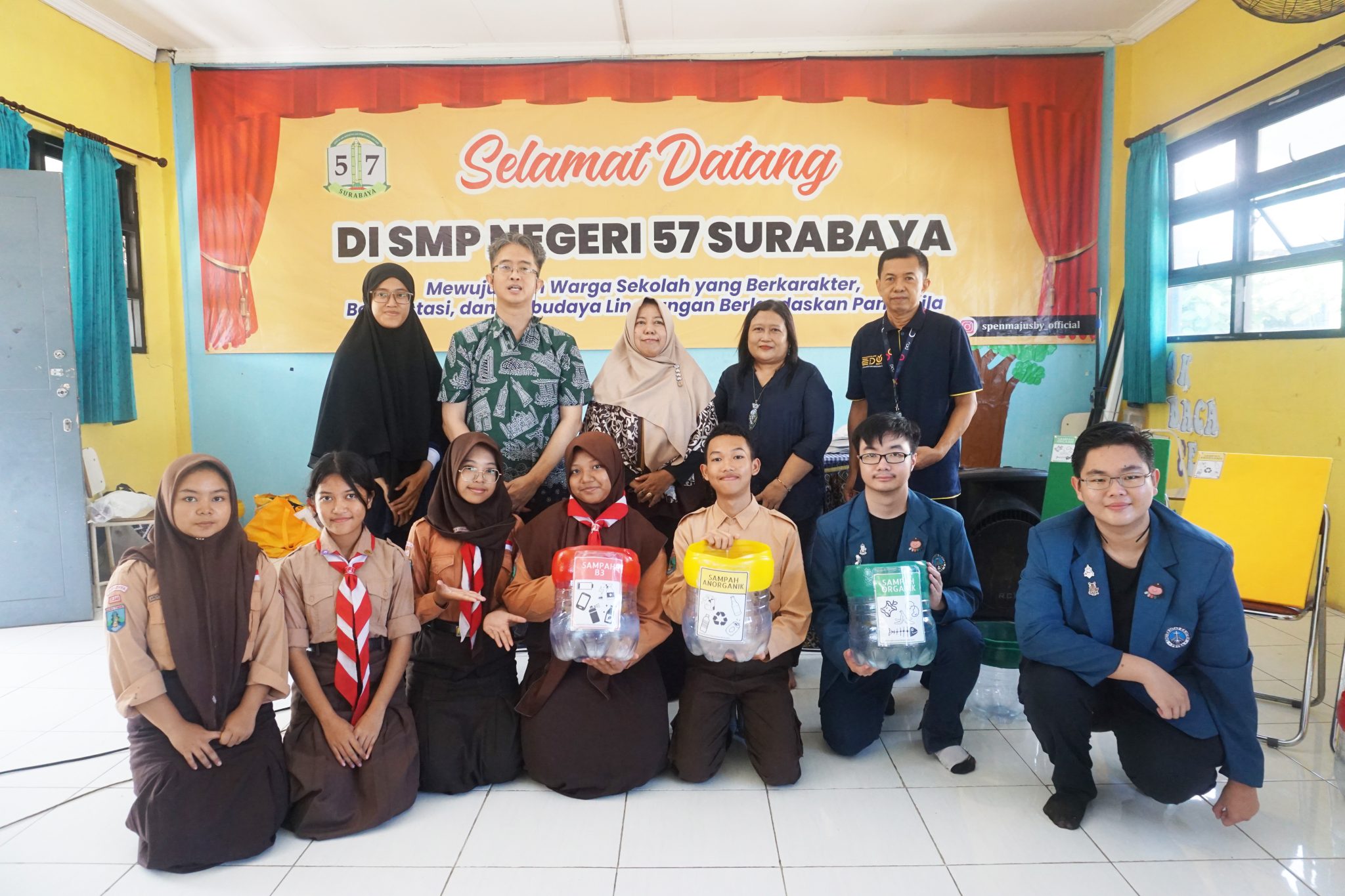 Petra Christian University Library